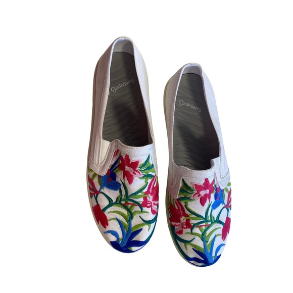 BareTraps | Shoes | Baretraps Bonaire Floral Embroidered Slip On ...